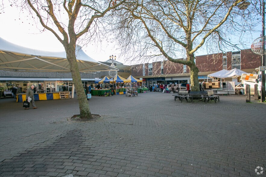 Market Pl, Tamworth, B79 7NJ - Middle Entry Shopping Centre | LoopNet UK