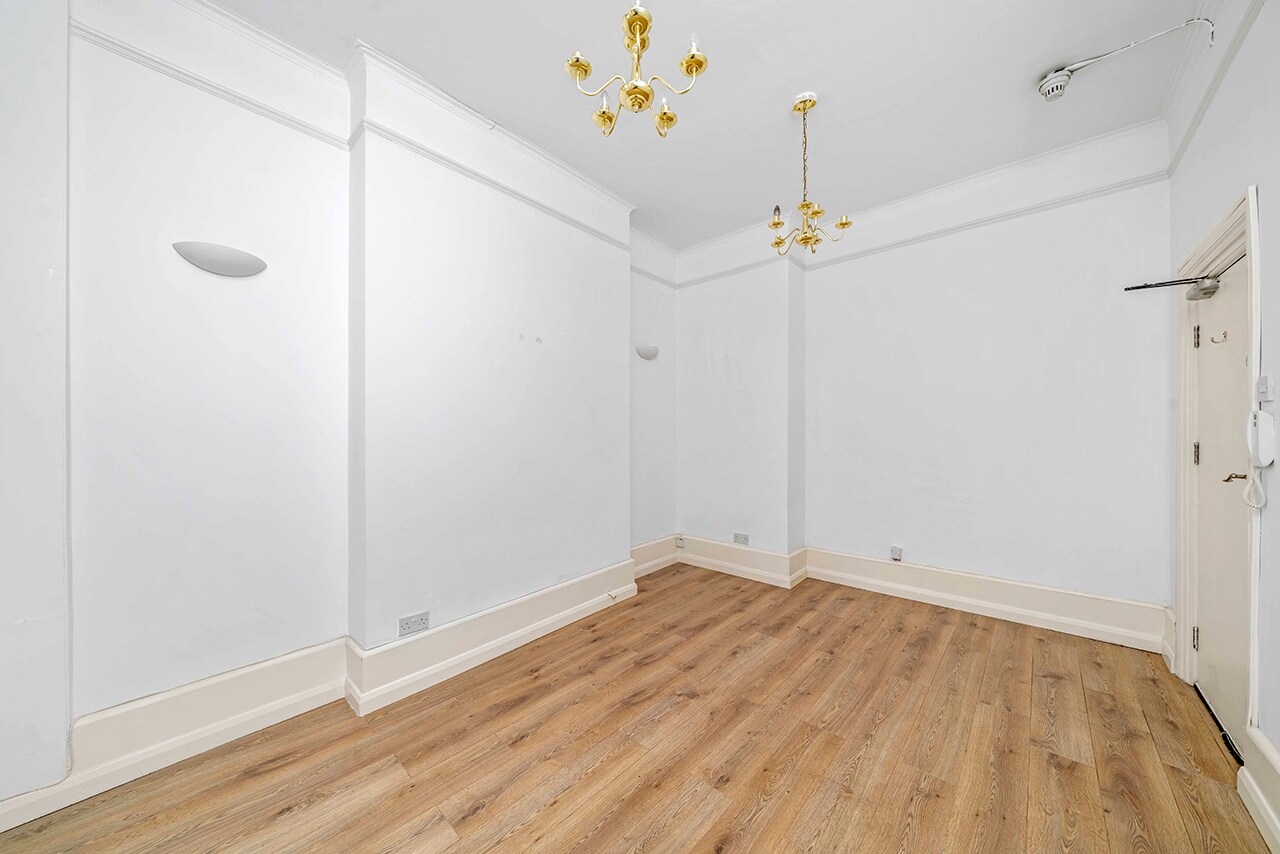 7 Bell Yard, London, WC2A 2JR - Office to Rent - 425 sq ft - GBR