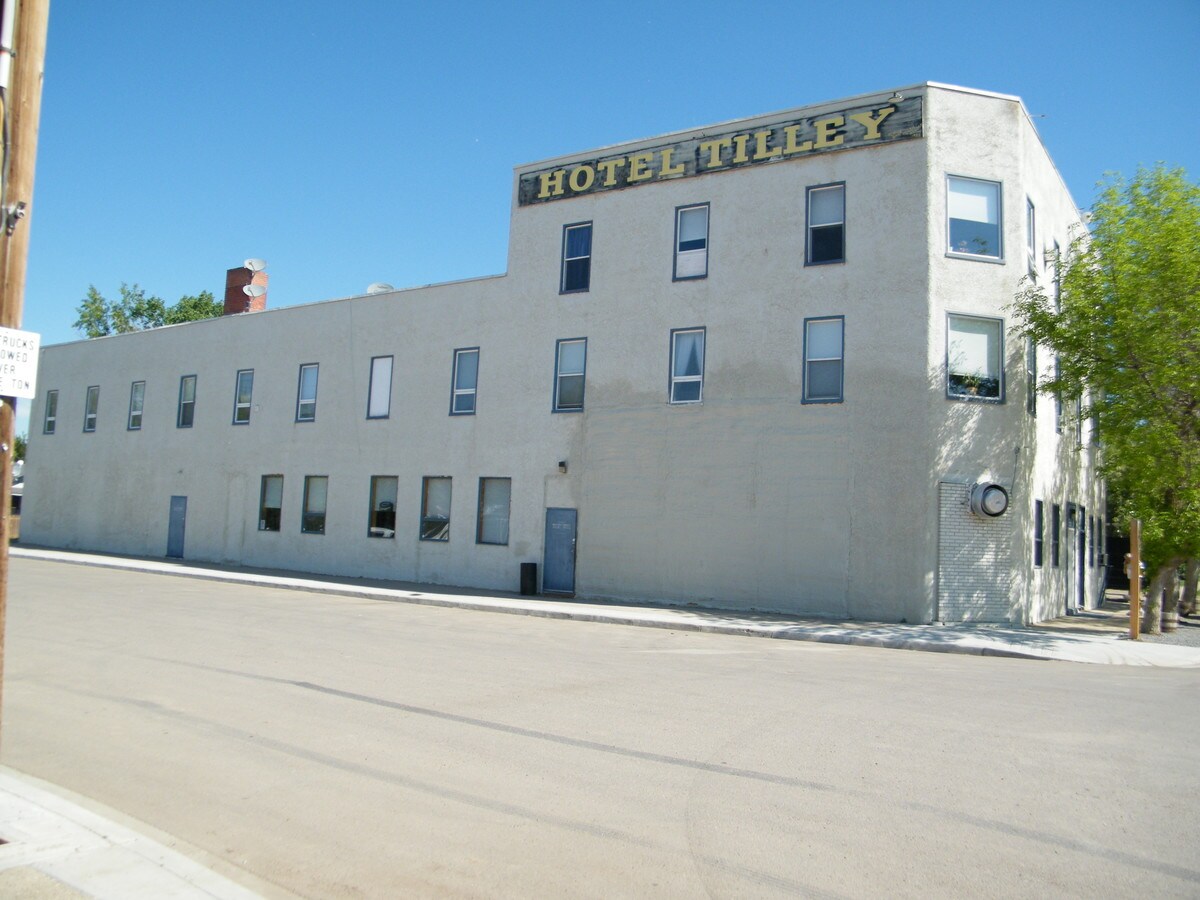 221 Centre St, Tilley, AB T0J 3K0 | LoopNet UK