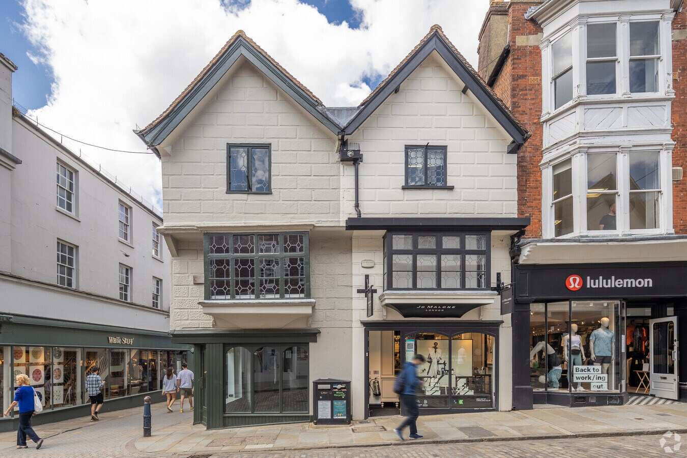 123 High St, Guildford, GU1 3AA - GBR