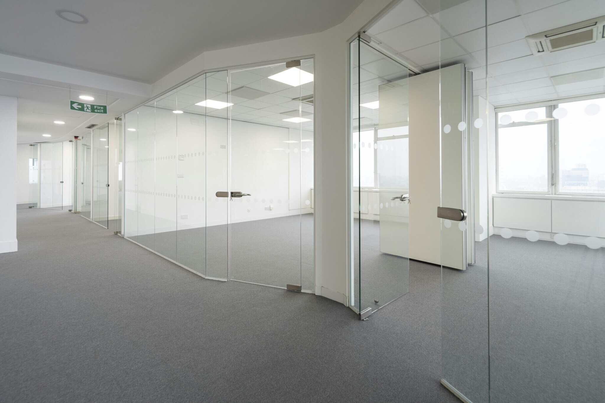 Office Space to Rent - Millbank Tower, 21-30 Millbank, London, SW1P 4QP ...