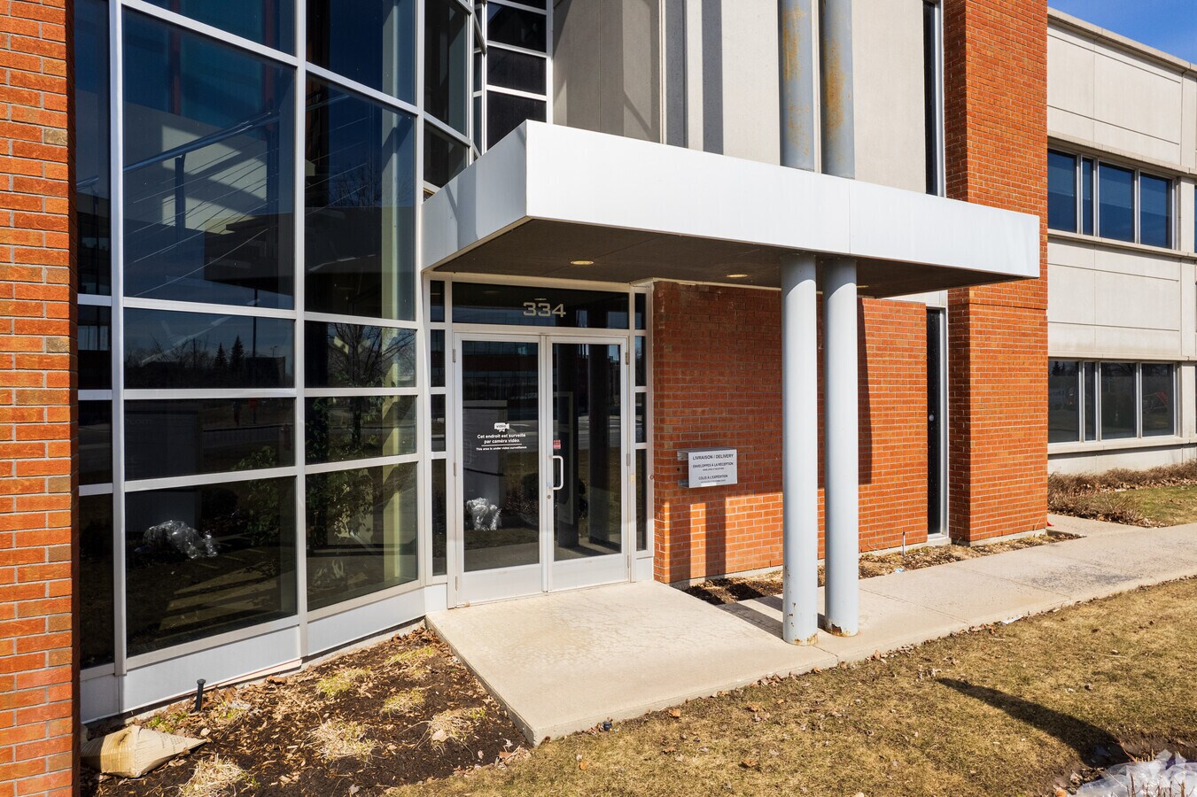 334 Av Avro, Pointe-claire H9R 5W5 | LoopNet UK