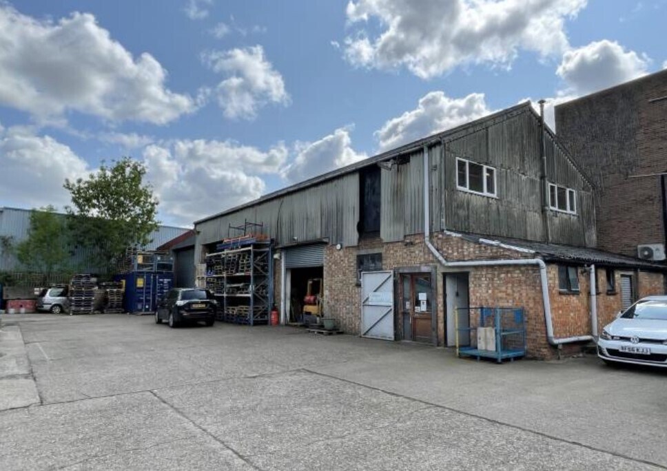 Poyle Rd, Slough, SL3 0AY - GBR