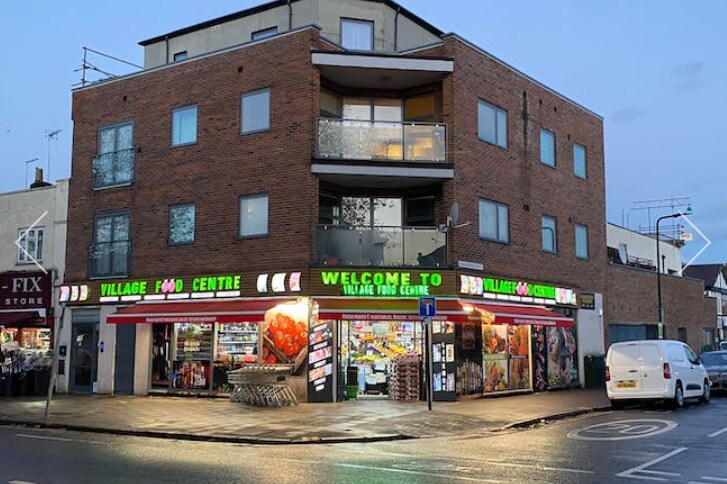 244-246 Chingford Mount Rd, London, E4 8JL - GBR