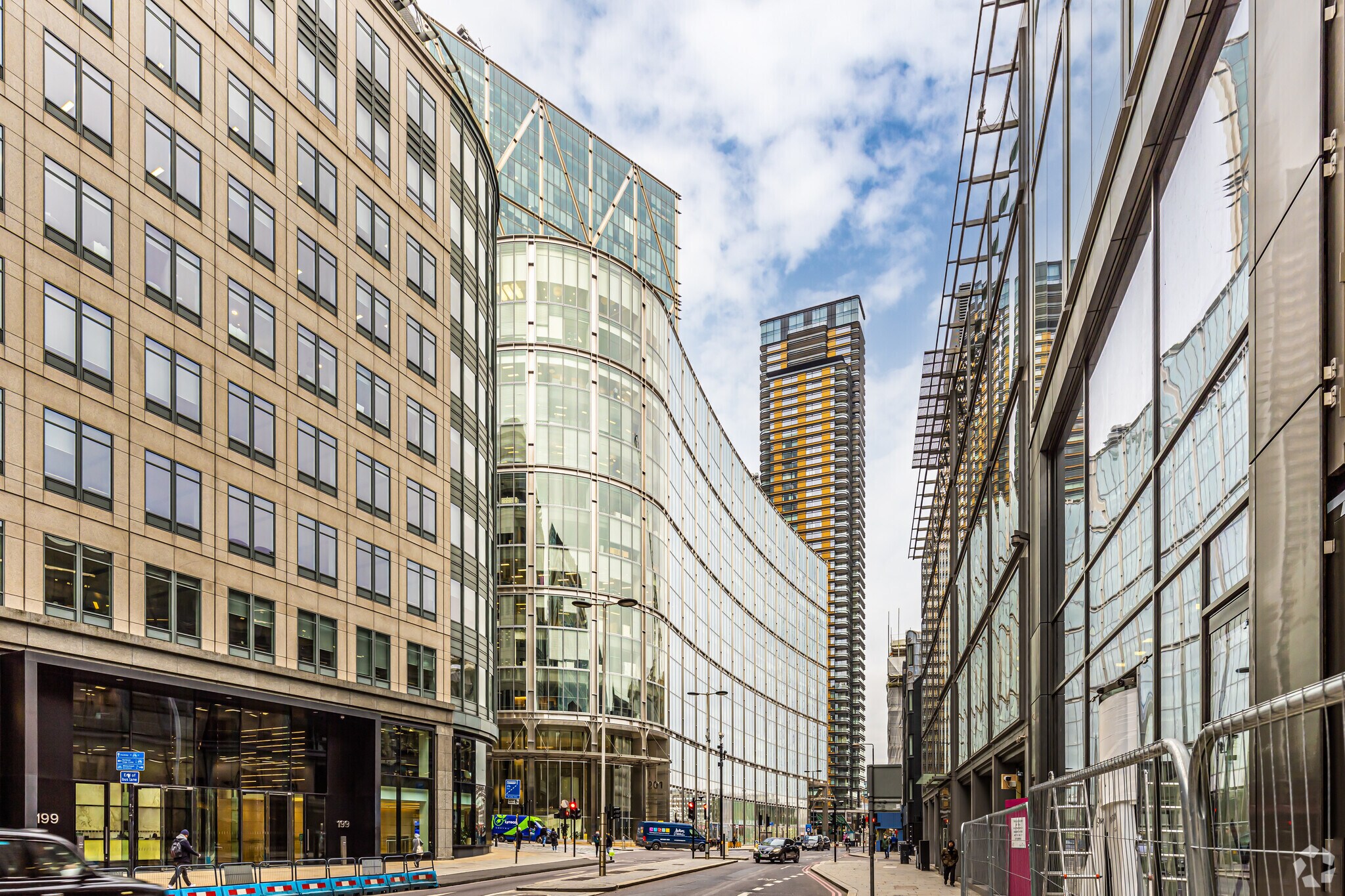 Retail Space to Rent in 201 Bishopsgate, London, EC2M 3AE - 707 sq ft ...