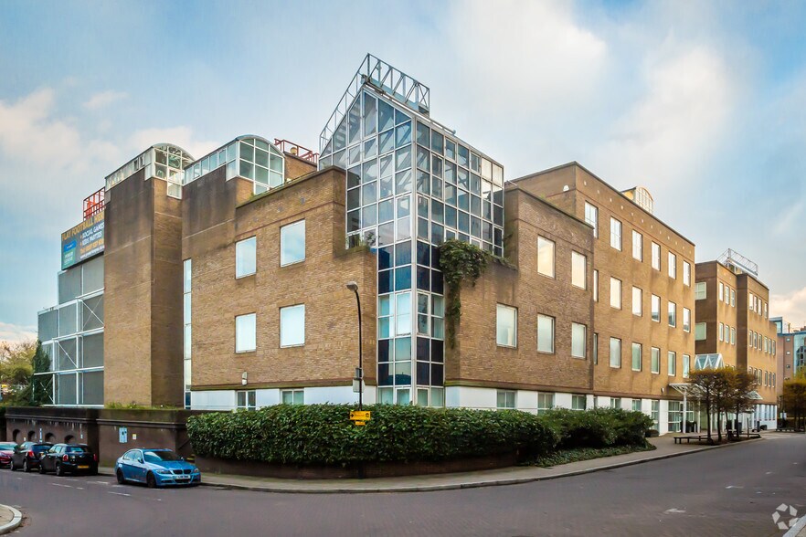 1 Selsdon Way, London, E14 9GL | LoopNet UK