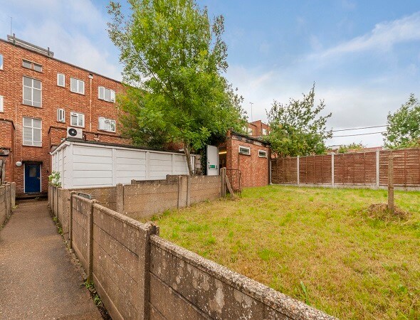 High Rd, Chigwell IG7 6PF - Retail for Rent | LoopNet.co.uk