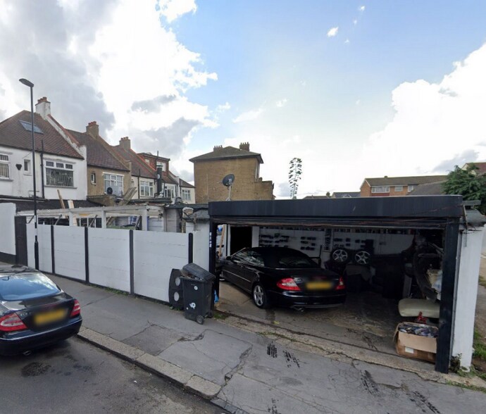 42 Thornton Rd, Thornton Heath, CR7 6BA - Retail for Sale | LoopNet UK