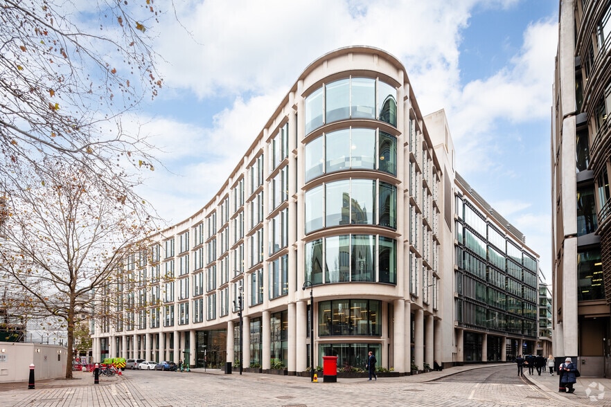 30 Gresham St, London, EC2V 7PG - GBR