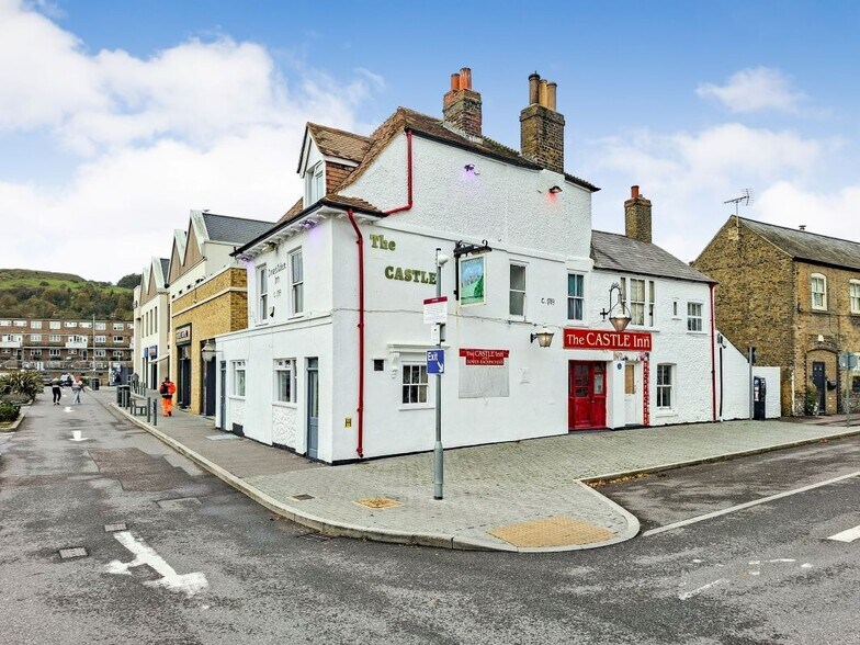 Retail Property for Sale in Castle Inn, Russell St, Dover, CT16 1PZ ...