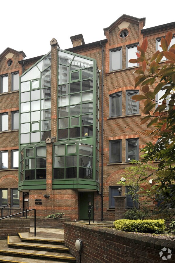 City Rd, London, EC1V 2PT - GBR