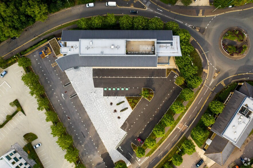 400 Dashwood Lang Rd, Addlestone, KT15 2HJ - Office for Lease | LoopNet UK