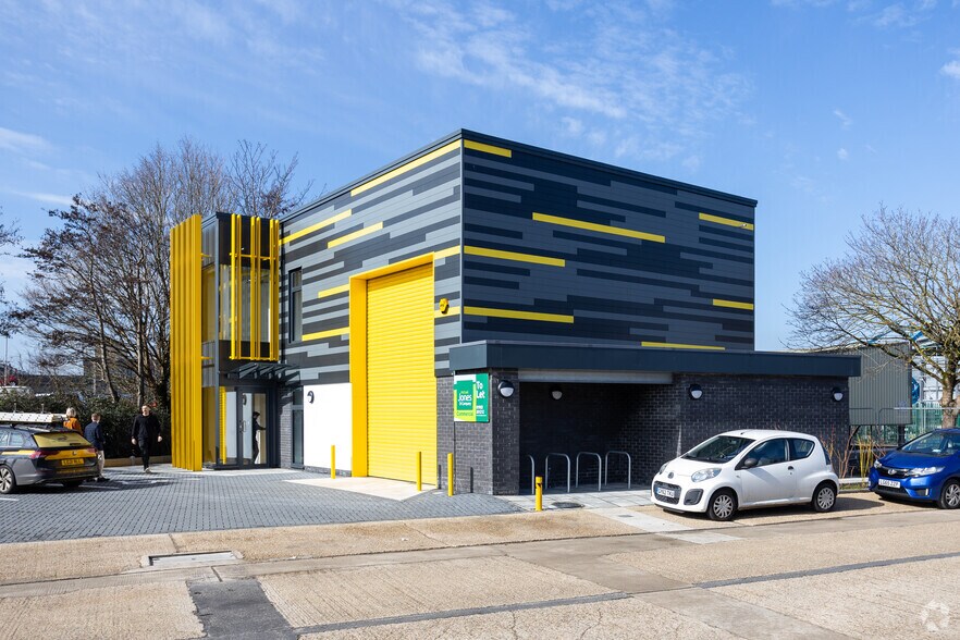 11 Dominion Way, Worthing, BN14 8AQ - Block A | LoopNet UK