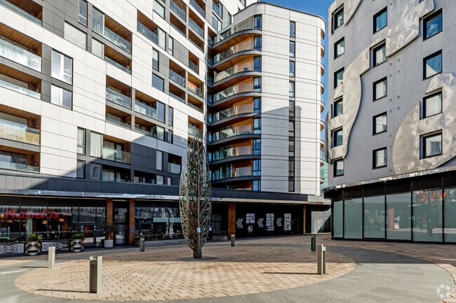 Shops and Retail Space to Rent in London | LoopNet UK