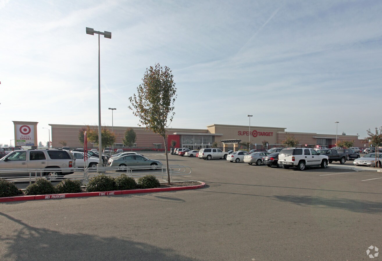 SWC Mooney Blvd & Prosperity Ave, Tulare, CA 93274 - Tulare Marketplace ...