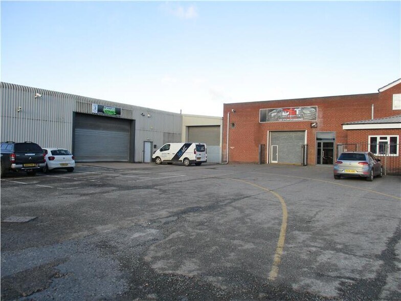 West Carr Rd, Retford, DN22 7GY - Industrial for Rent - 7,733 SF - GBR