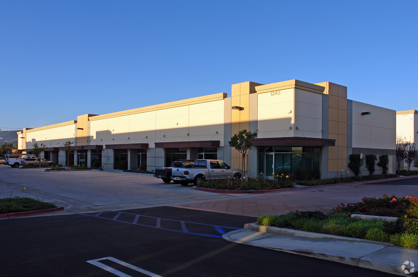 1243 Flynn Rd, Camarillo 93012 | LoopNet.co.uk