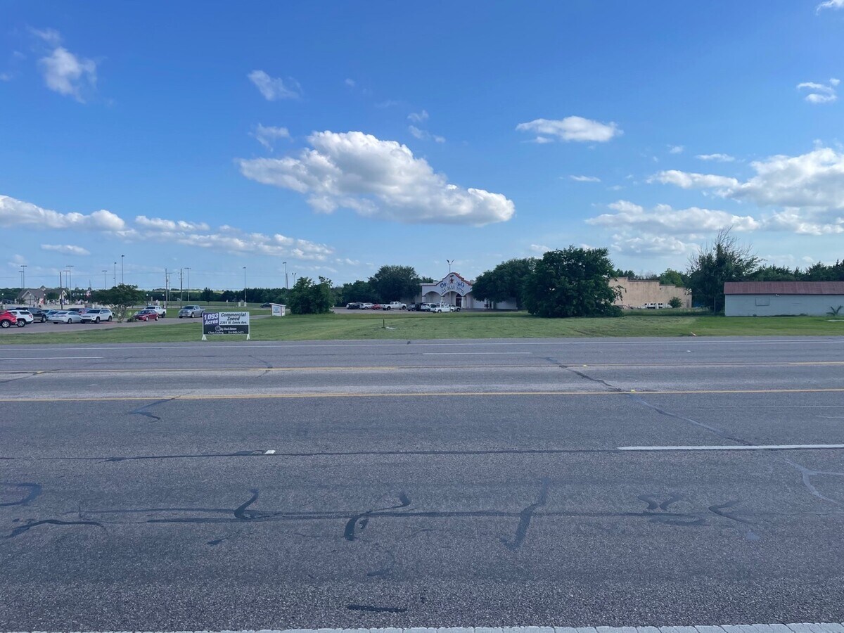 2351 W Ennis Ave, Ennis, TX 75119 - USA