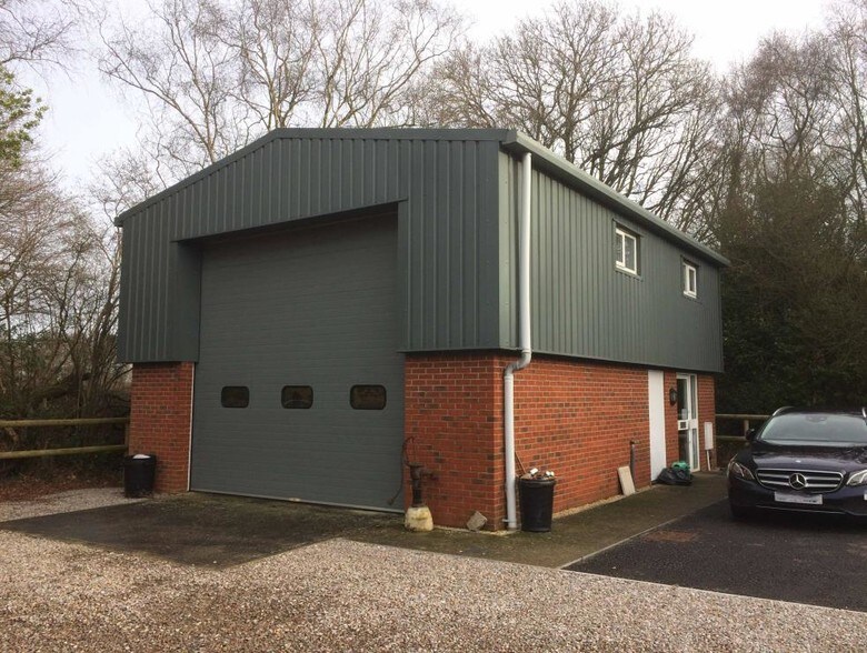 Lower Common Ln, Three Legged Cross, BH21 6RX | LoopNet UK