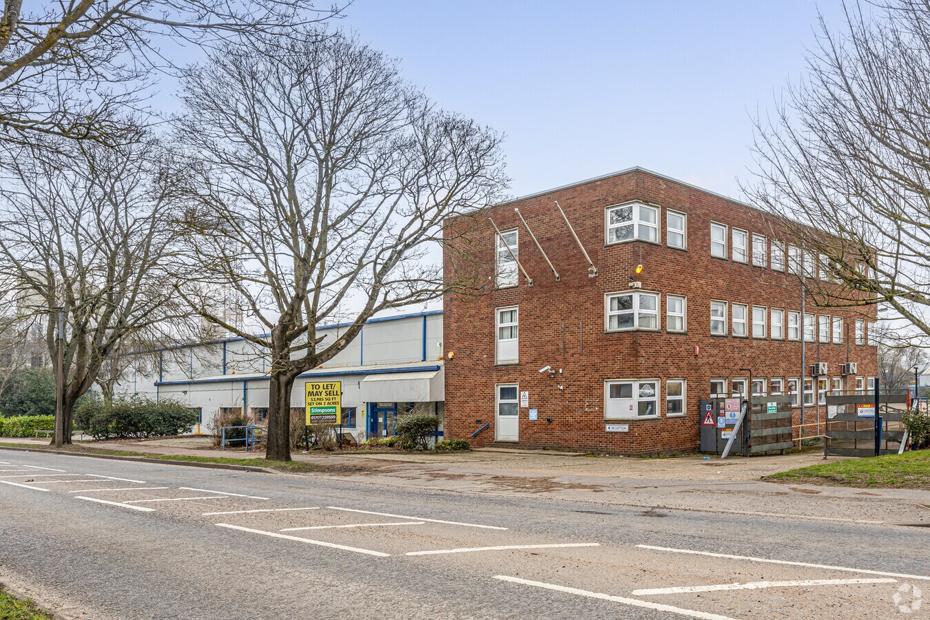 83 Bridge Rd E, Welwyn Garden City, AL7 1LA - GBR