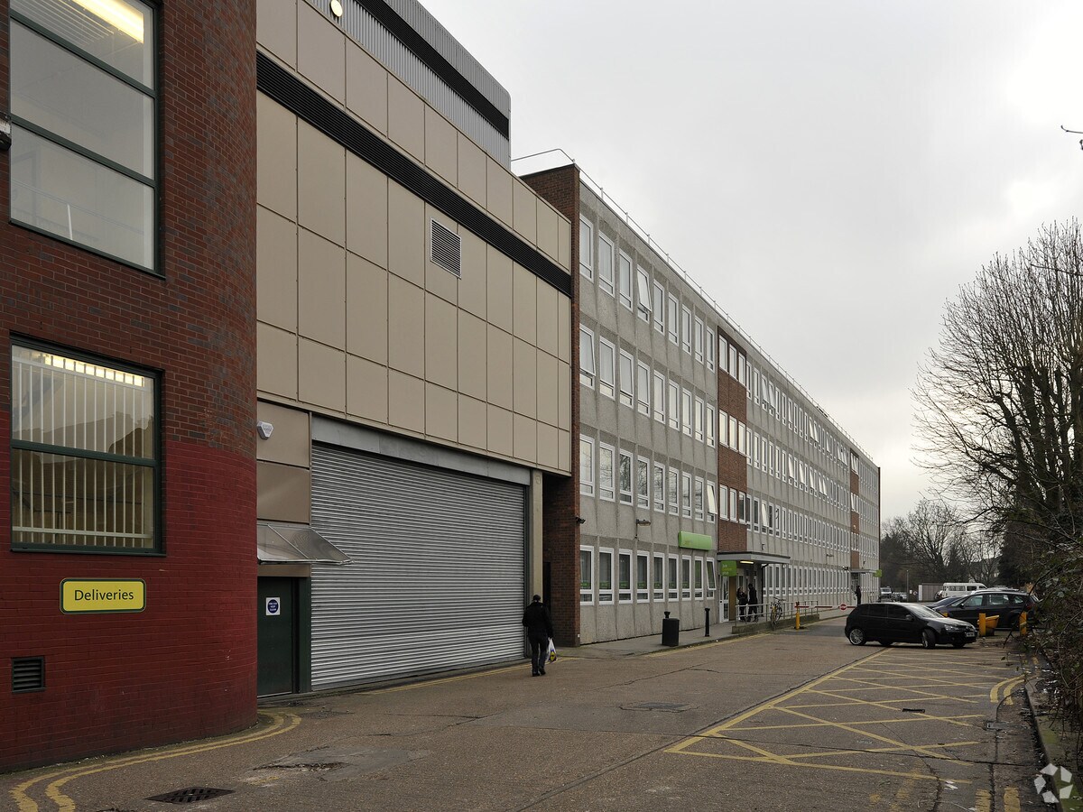 Streatham Station Appr, London SW16 6HW | LoopNet UK