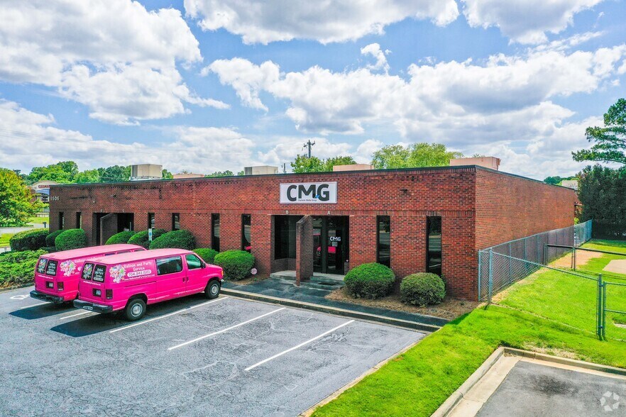 9506 Monroe Rd, Charlotte, NC 28270 - USA