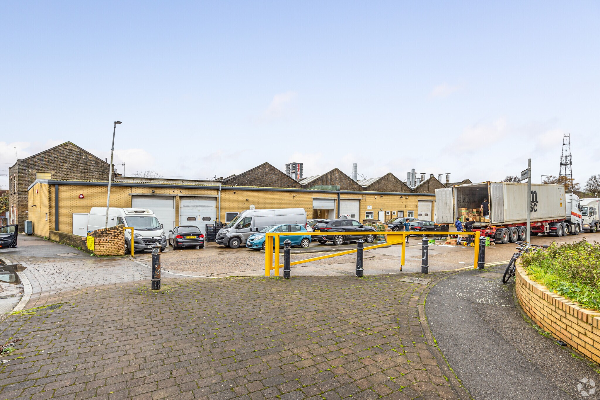 The Triangle Business Centre, 1 Enterprise Way, London, NW10 6UG | LoopNet