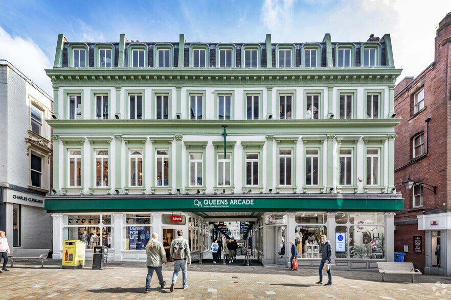 Briggate, Leeds, LS1 6LF - Queens Arcade | LoopNet UK