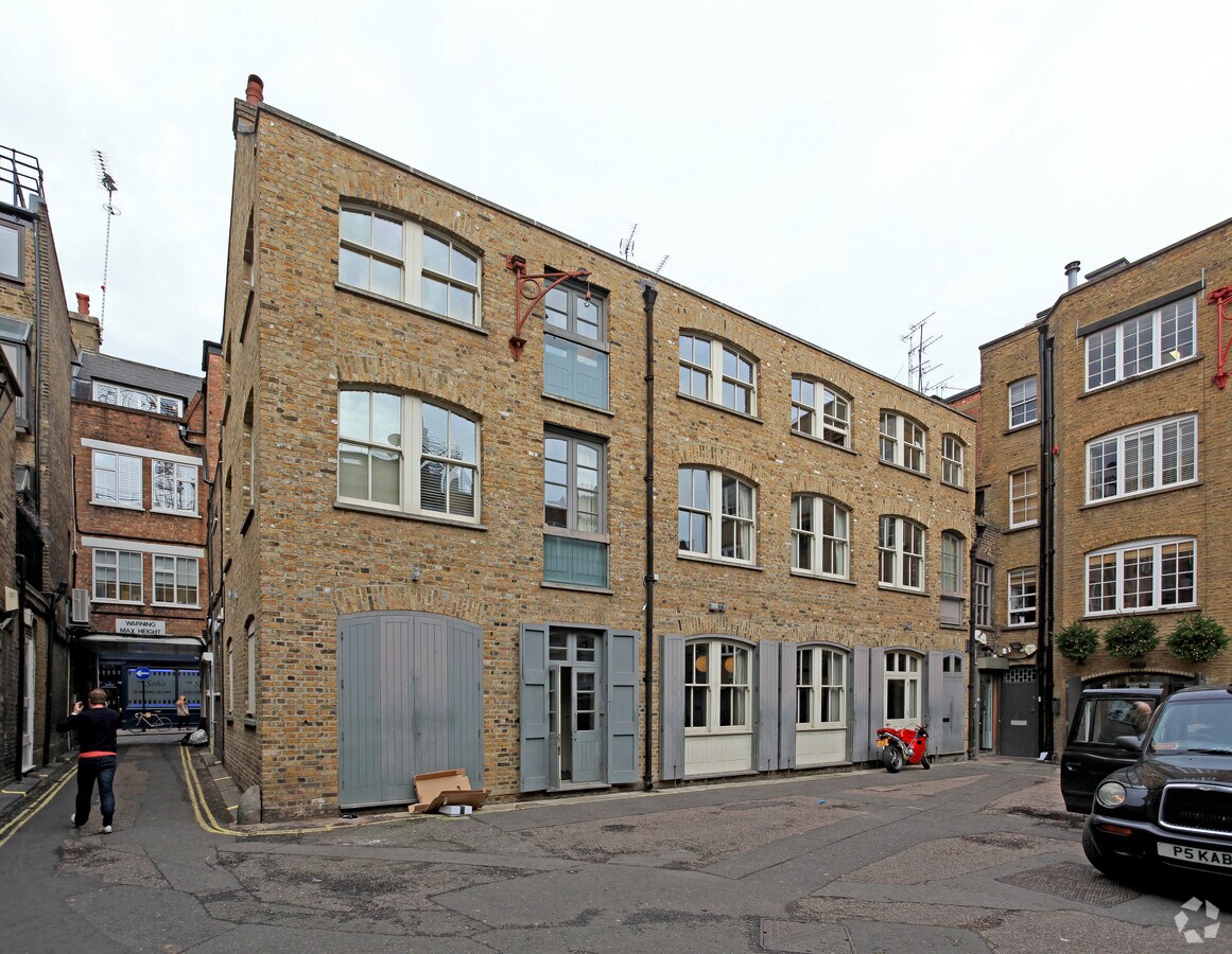 11 Portland Mews, London, W1F 8JL