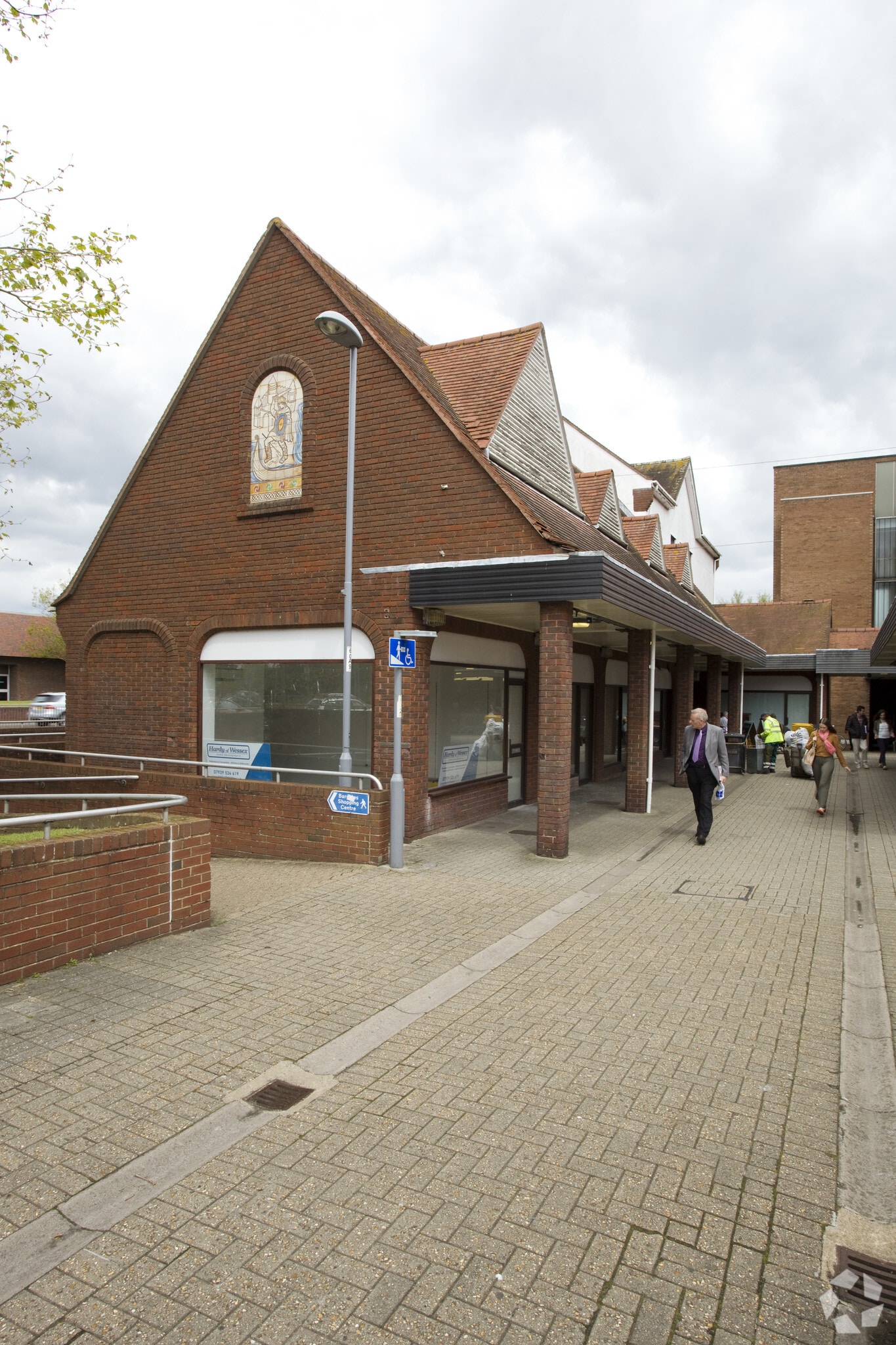 Retail Space to Rent - 18-20 Saxon Sq, Christchurch, BH23 1QA - 257 sq ...