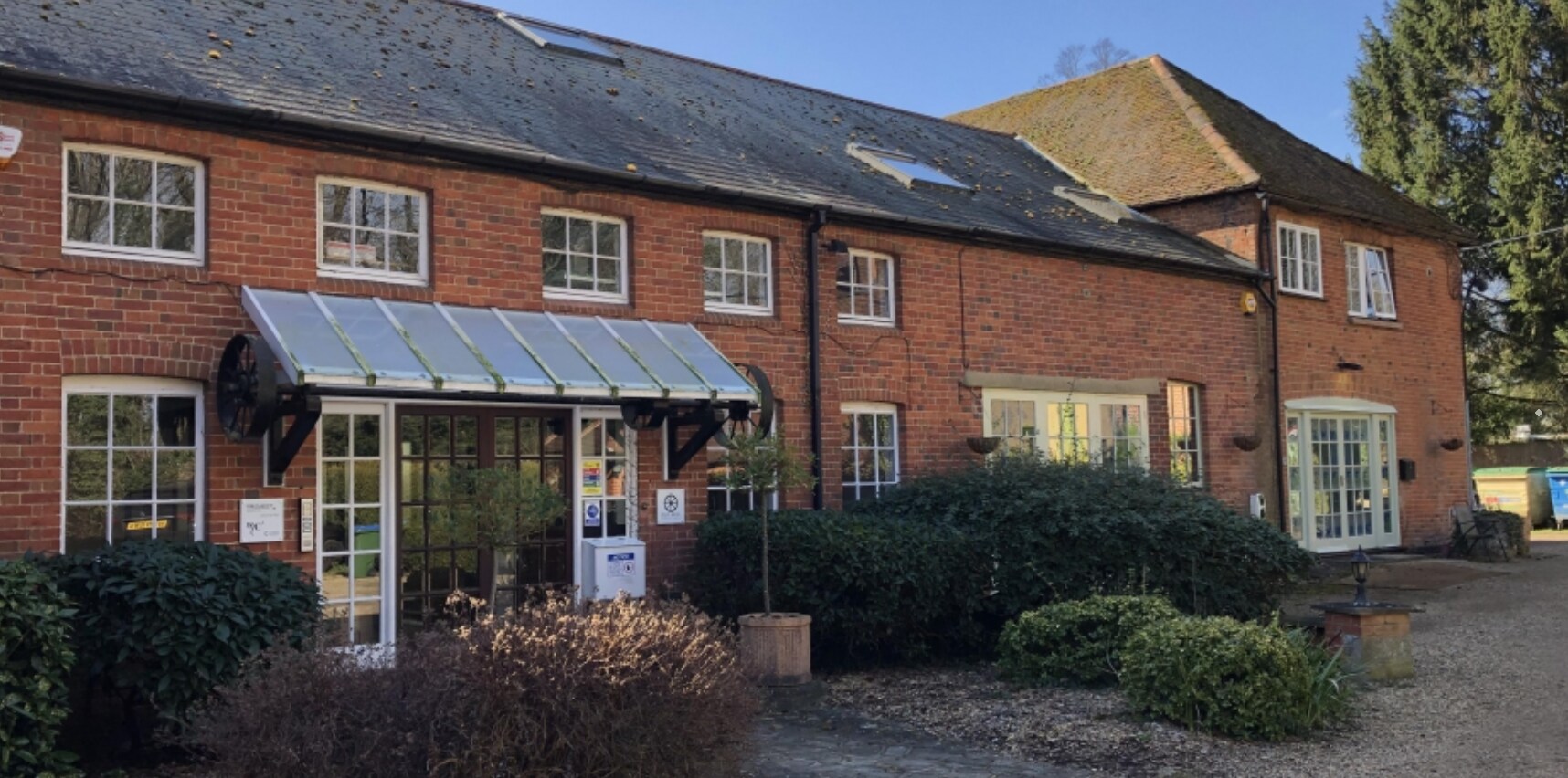 Cobham Mill Rd, Cobham, KT11 3PF - GBR