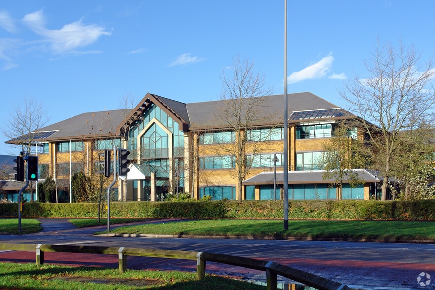 Manor Royal, Crawley, RH10 9AD - Park House - Office for Rent - 44,119 ...