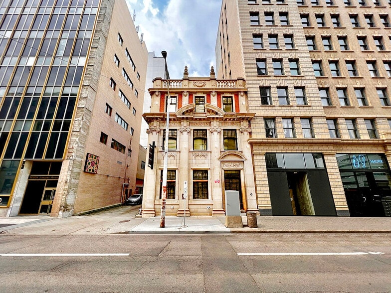 10126 100th St NW, Edmonton T5J 0N8 | LoopNet UK