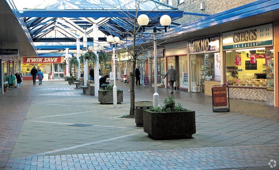 Station Rd, Cheadle SK8 5BB - Cheadle Hulme Shopping Centre | LoopNet UK