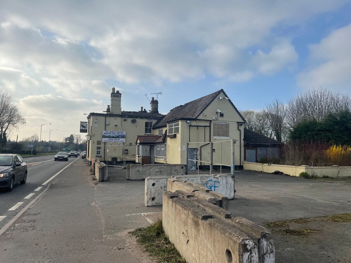 Watling St, Atherstone CV9 1RD - Bull Inn | LoopNet UK