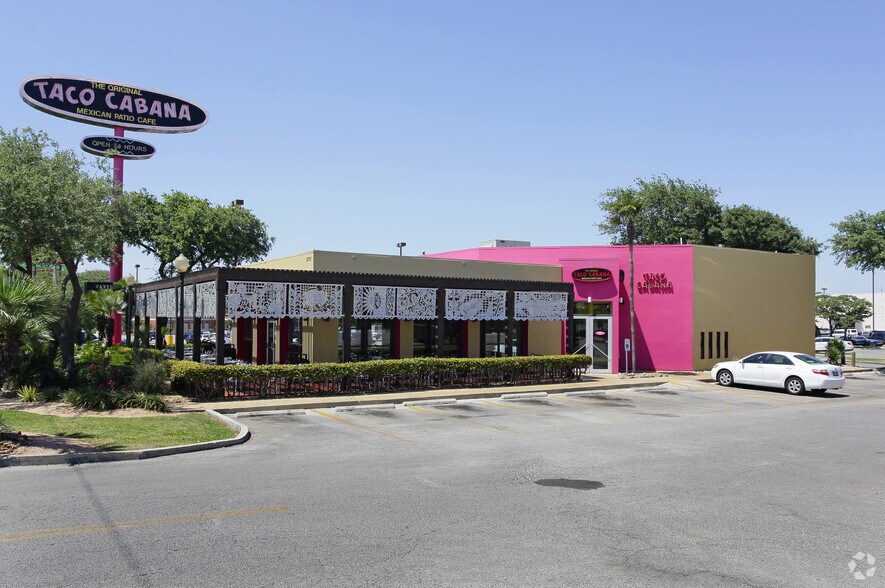 12731 W Interstate 10, San Antonio, TX 78230 - USA