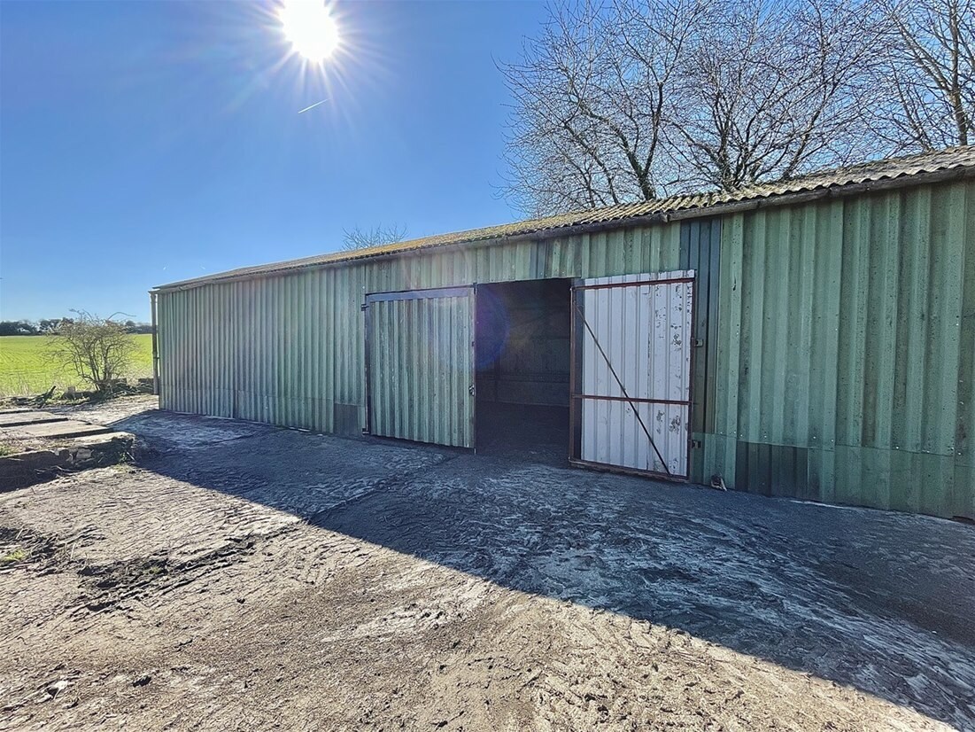Barn at Field Barn, Basingstoke Rd, Tadley, RG26 5RB | LoopNet