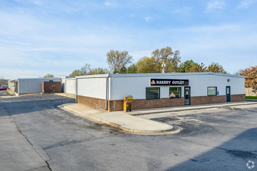 4435-4439 Shawnee Dr, Kansas City 66106 | LoopNet UK