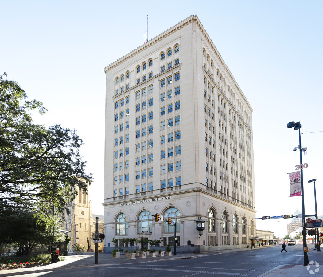114 W Commerce St, San Antonio, TX 78205 - USA