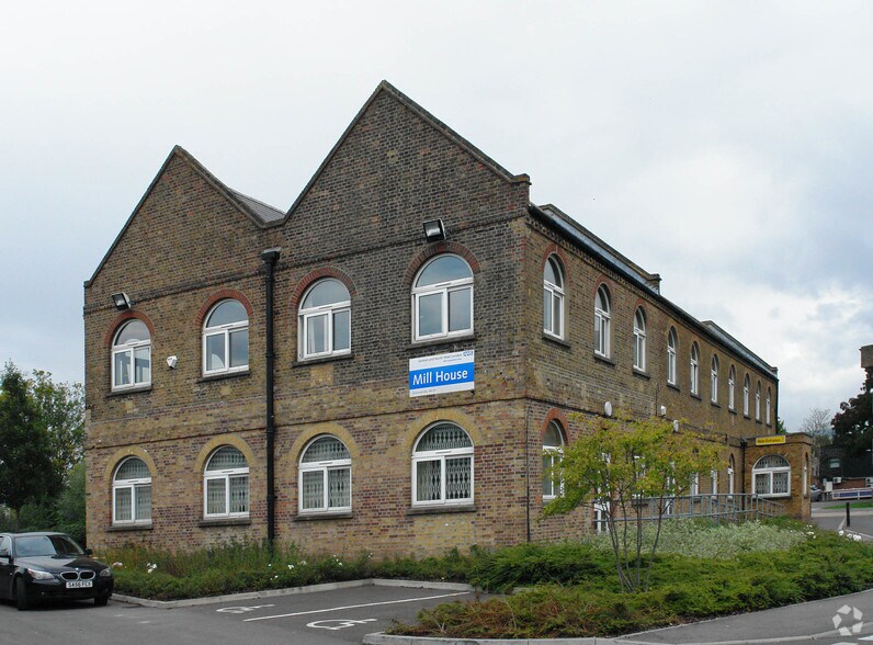 38 Riverside Way, Uxbridge, UB8 2YF | LoopNet UK