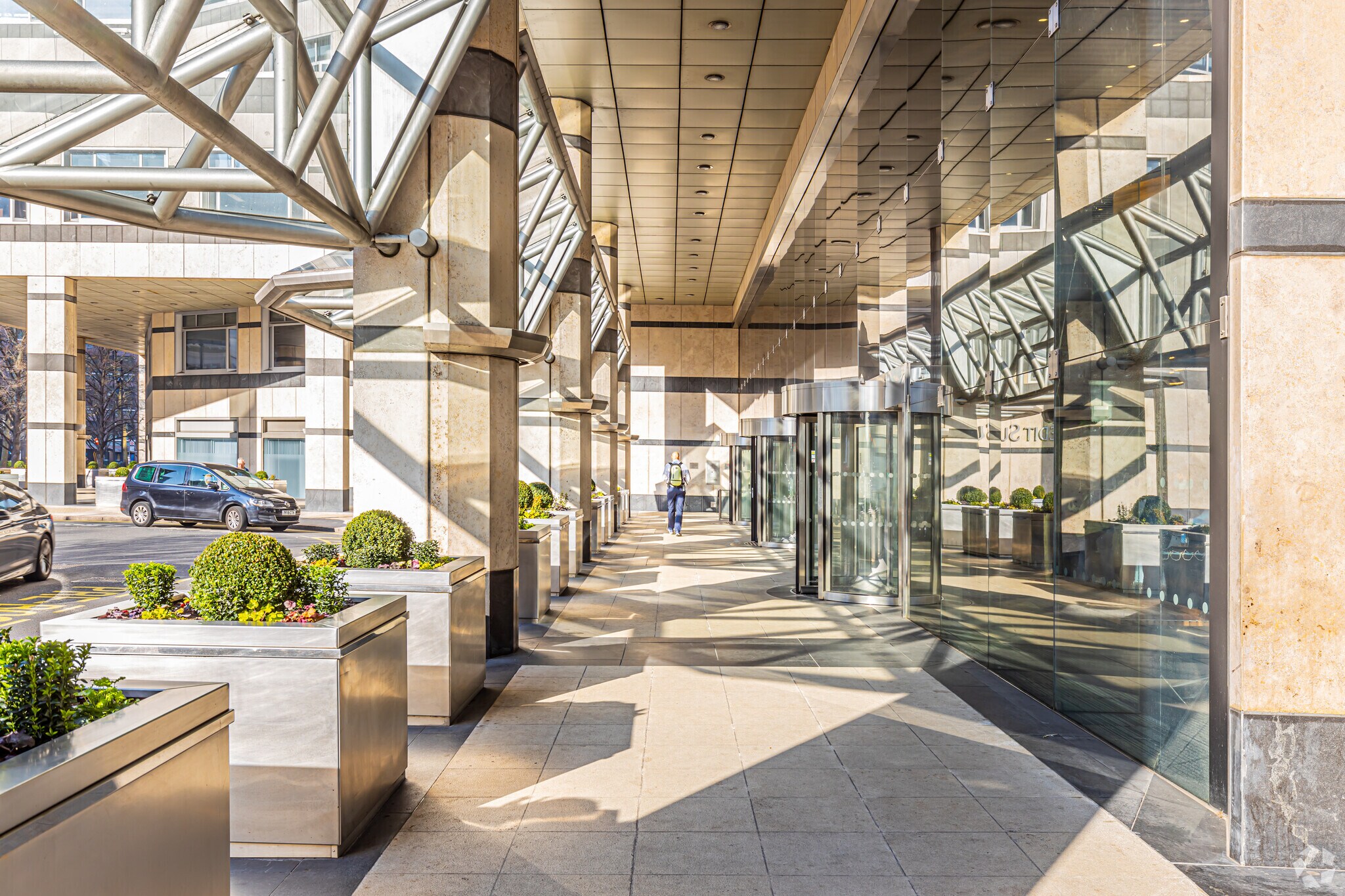 1 Cabot Sq, London, E14 4QJ - Office to Rent - 145,845 sq ft - GBR