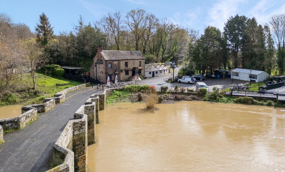 Stopham Road, Pulborough, RH20 1DS - White Hart | LoopNet UK