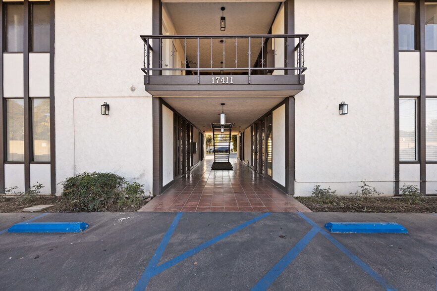 17411 Irvine Blvd, Tustin 92780 - Rancho Silverado East | LoopNet UK